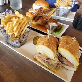 DA BURGER WING HUB - Updated November 2024 - 243 Photos & 84 Reviews ...