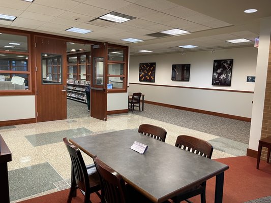 CHICAGO PUBLIC LIBRARY - EDGEBROOK - Updated October 2025 - 32 Photos ...