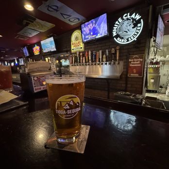 RED WAVE INN - Updated January 2026 - 140 Photos & 173 Reviews - 2375 E ...