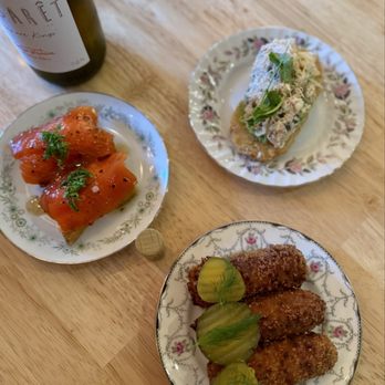 ROE - Updated January 2026 - 55 Photos & 32 Reviews - 207 Unity St ...