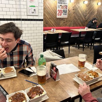 POUTINEVILLE - Updated January 2026 - 177 Photos & 117 Reviews - 1348 ...