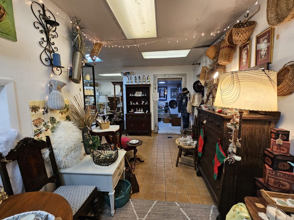 Farm House Antiques and Collectibles, Ravenel | Roadtrippers