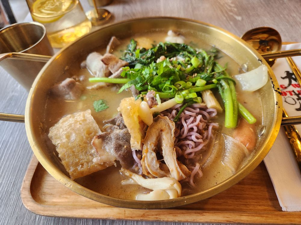 BIG WAY HOT POT - 27 Photos & 11 Reviews - 5-4250 Kingsway, Burnaby ...