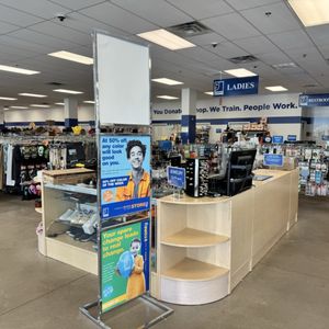 GOODWILL STORE AND DONATION CENTER - Updated December 2025 - 14 Reviews ...