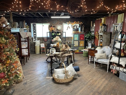 SPRINGFIELD ANTIQUE BARN - Updated January 2026 - 49 Photos & 13 ...