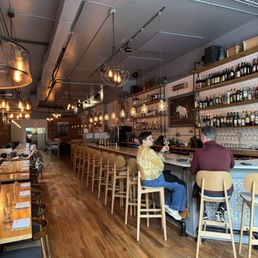 THE WHITE BULL - Updated December 2025 - 1042 Photos & 484 Reviews ...