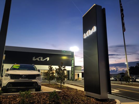 CROWN KIA - Updated October 2025 - 45 Photos & 144 Reviews - 6500 Us ...