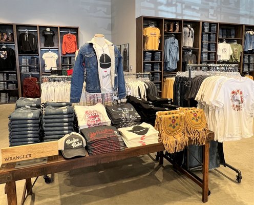 BOOT BARN - Updated February 2025 - 48 Photos - 2150 N 2nd St ...