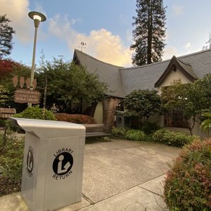 CASTRO VALLEY LIBRARY - Updated December 2025 - 42 Photos & 116 Reviews ...