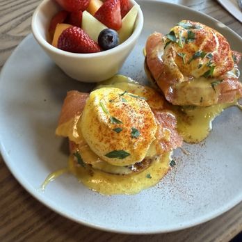 CRUMBS BREAKFAST, LUNCH & BAR - Updated November 2024 - 1702 Photos ...