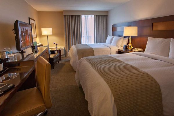 DOUBLETREE BY HILTON HOTEL PITTSBURGH - GREEN TREE - Updated April 2024 ...
