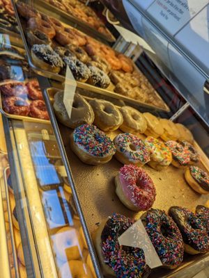 DAILY DONUTS - Updated January 2026 - 138 Photos & 187 Reviews - 1067 S ...
