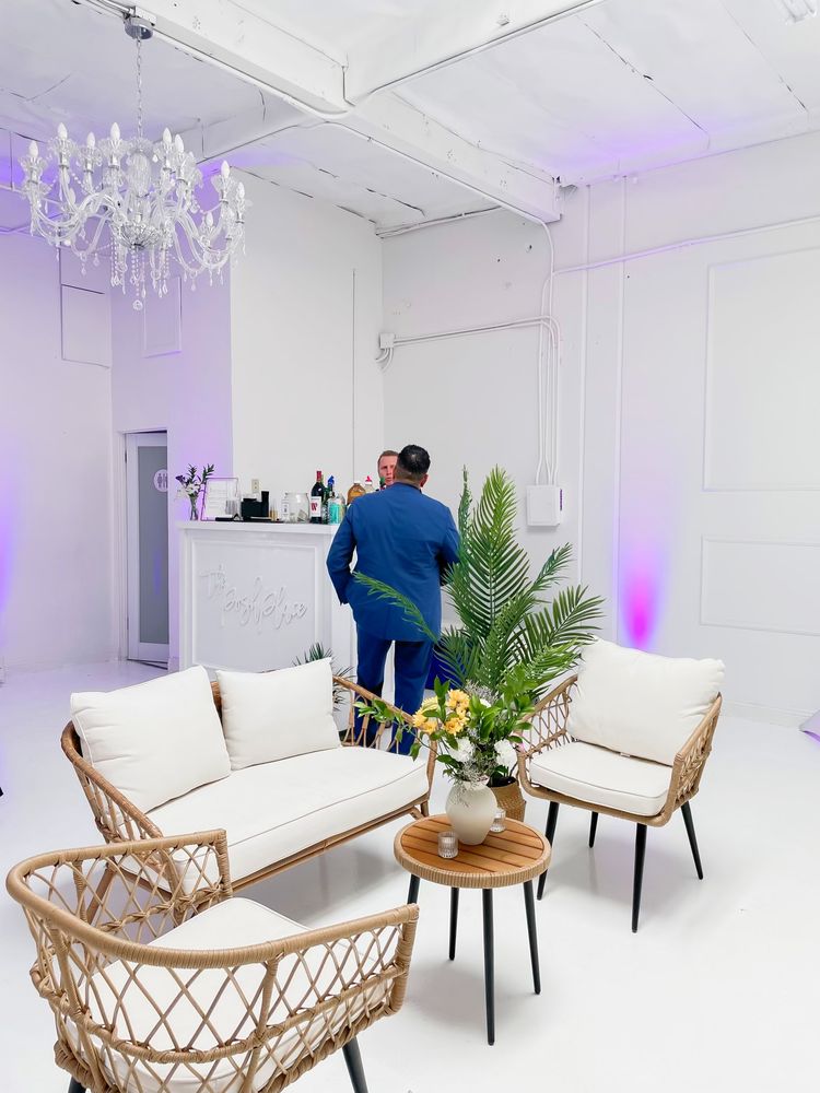 THE POSH PLACE - Updated December 2025 - 46 Photos - 1139 E Dominguez ...