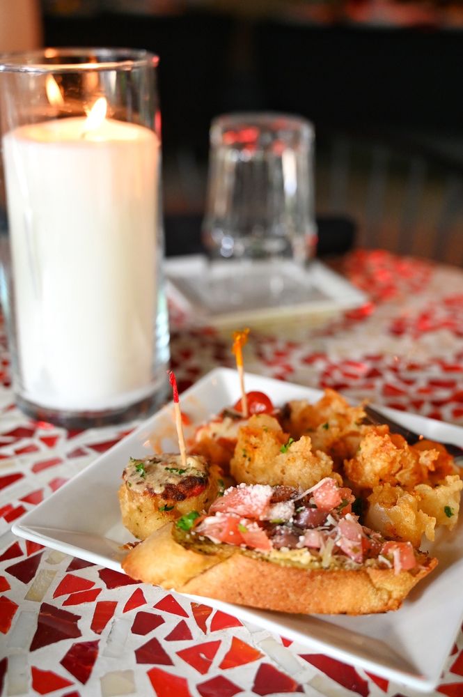 LILLIES RESTAURANT & BAR - Updated August 2024 - 712 Photos & 326 ...