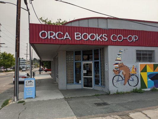 ORCA BOOKS - Updated July 2025 - 19 Photos & 41 Reviews - 315 5th Ave ...