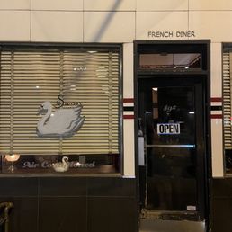 LE SWAN - Updated December 2025 - 238 Photos & 76 Reviews - 892 Queen ...