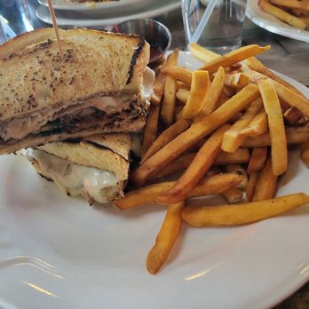 THE FOX RESTAURANT & BREWERY - Updated December 2025 - 380 Photos & 246 ...