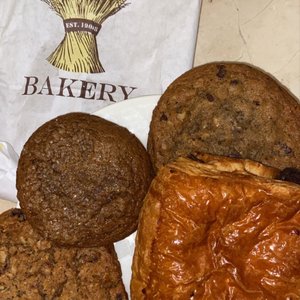 THE MODEL BAKERY - 997 Photos & 962 Reviews - Bakeries - 644 1st St ...