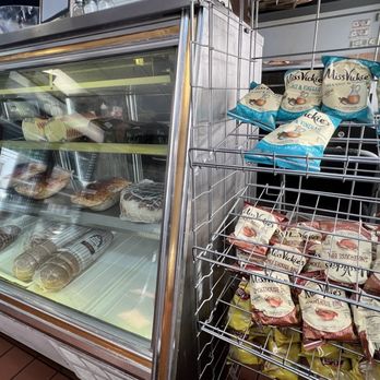 WALLINGTON DELI - Updated April 2025 - 58 Photos & 53 Reviews - 181 ...