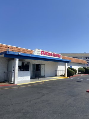 FOUNTAIN VALLEY SKATING CENTER - 233 Photos & 408 Reviews - 9105 ...