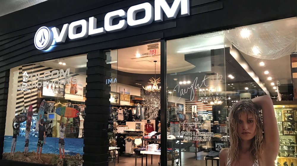 VOLCOM OUTLET - Updated July 2025 - 1001 N Arney Rd, Woodburn, Oregon ...