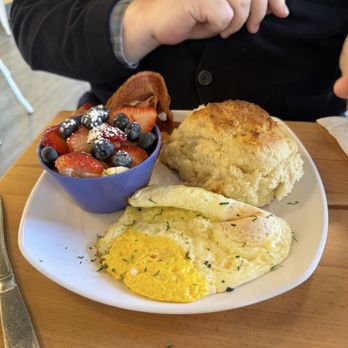 ATOMIC BISCUIT - Updated May 2025 - 72 Photos & 52 Reviews - 401 E ...