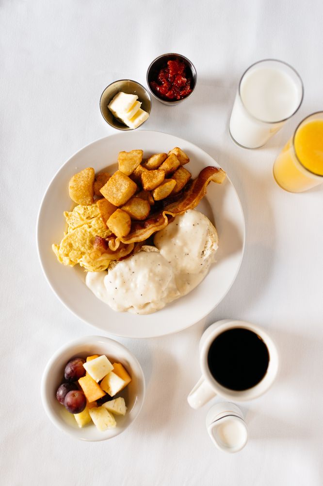 BROWN COUNTY INN - Updated August 2024 - 131 Photos & 112 Reviews - 51 ...