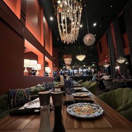 BELUGA HOUSE WATERFRONT RESTAURANT - Updated July 2025 - 150 Photos ...