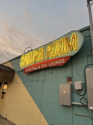 SATURN ROOM - Updated July 2025 - 256 Photos & 151 Reviews - 209 North ...