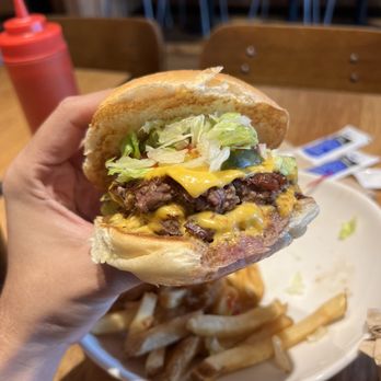 HIHO CHEESEBURGER | SANTA MONICA - Updated June 2024 - 1147 Photos ...
