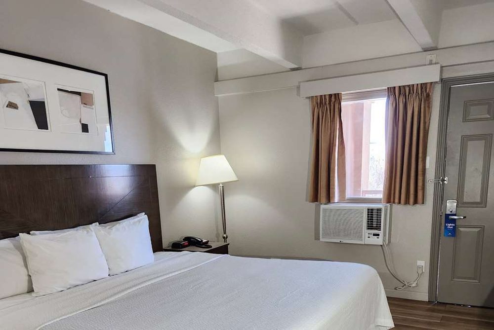 DAYS INN BY WYNDHAM DENVER DOWNTOWN - Updated October 2025 - 67 Photos ...