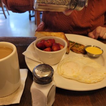 CRESCENT CAFE - Updated December 2025 - 200 Photos & 453 Reviews - 526 ...