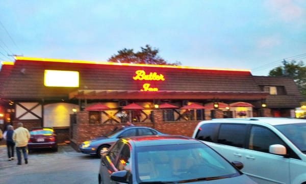 BUTLER INN - Updated December 2025 - 60 Photos & 114 Reviews - 12400 W ...