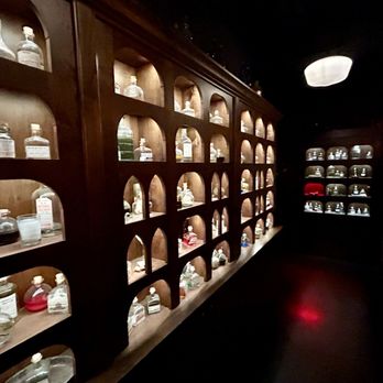 THE WHITE RABBIT - Updated July 2025 - 622 Photos & 417 Reviews - 207 N ...