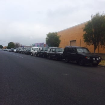 THE TOORAK TRACTOR - Updated December 2025 - 30 Tarnard Dr, Braeside ...