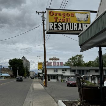 OREGON TRAIL RESTAURANT & MOTEL - Updated July 2025 - 67 Photos & 139 ...