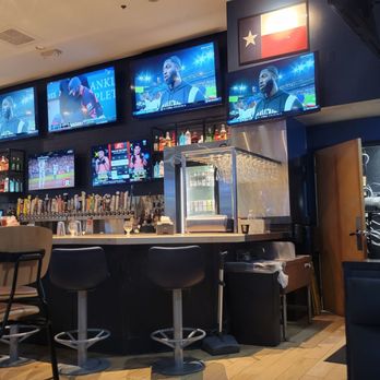 BUFFALO WILD WINGS - Updated October 2025 - 99 Photos & 293 Reviews ...