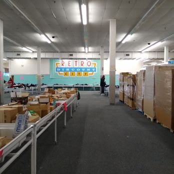 RETRO DISCOUNT CITY - Updated December 2025 - 14 Photos - 1735 S ...