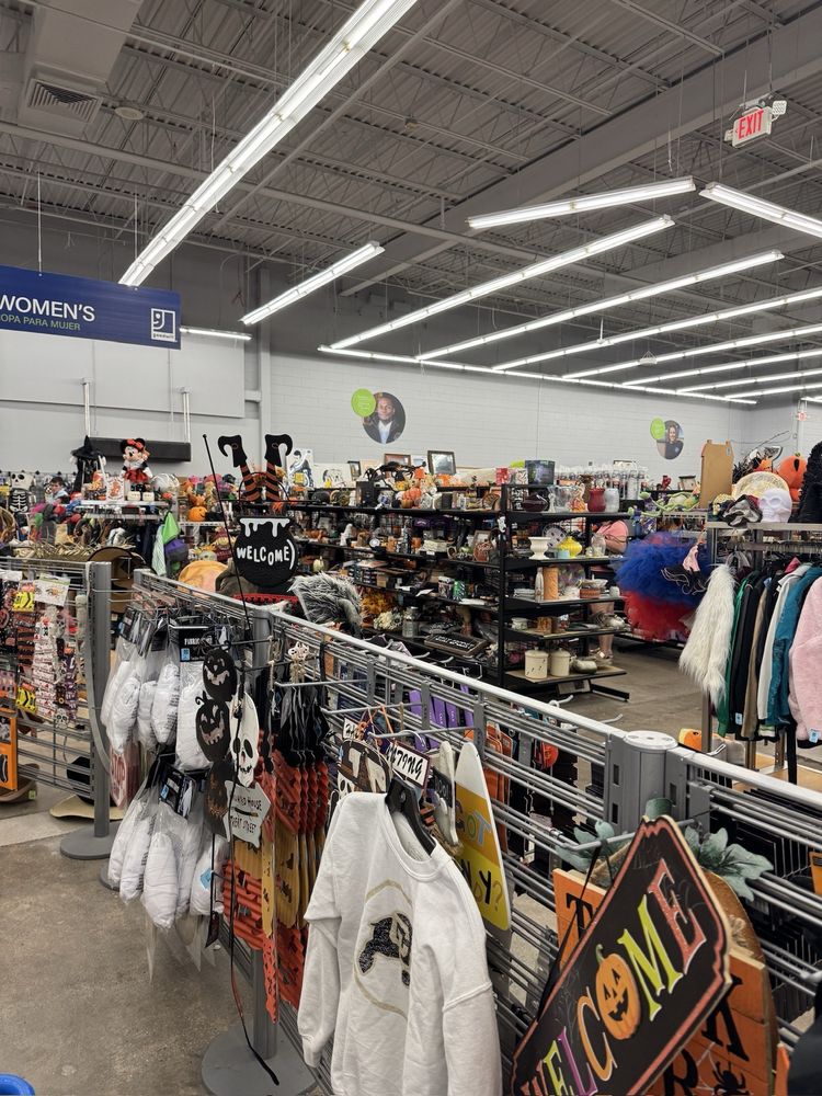 GOODWILL STORE & DONATION CENTER - Updated January 2026 - 19 Photos ...