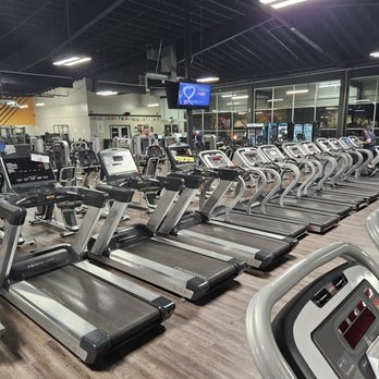 CRUNCH FITNESS - NORWALK CA - Updated August 2024 - 110 Photos & 208 ...