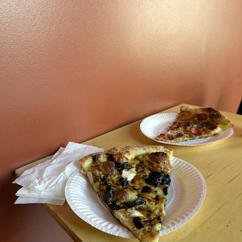 NICE SLICE - Updated January 2026 - 11 Photos - 196 Borden Street ...