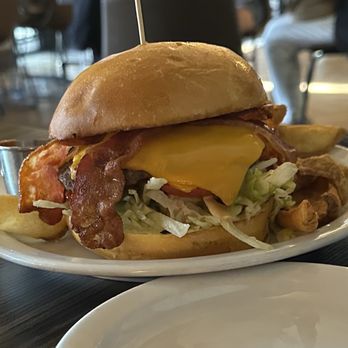 CLIFF DINING PUB - Updated August 2025 - 757 Photos & 677 Reviews ...