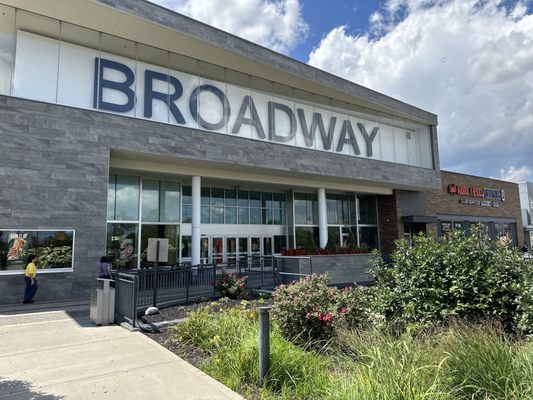 BROADWAY COMMONS - Updated December 2025 - 128 Photos & 163 Reviews ...