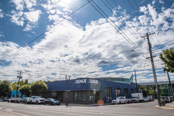 AVENUE PORTLAND - Updated June 2026 - 15 Photos - 631 NE Grand Ave ...