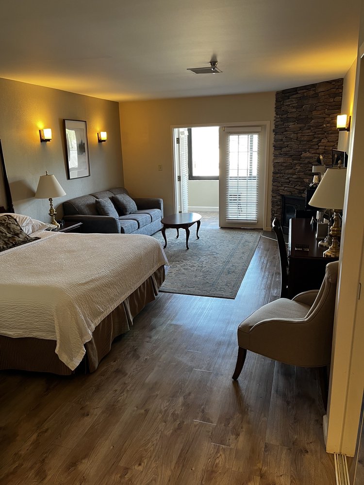 MEADOWBROOK INN - Updated January 2026 - 44 Photos & 56 Reviews - 711 ...