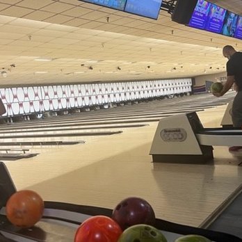 OAK TREE LANES BOWLING AND SPORTS BAR - 105 Photos & 249 Reviews - 990 ...