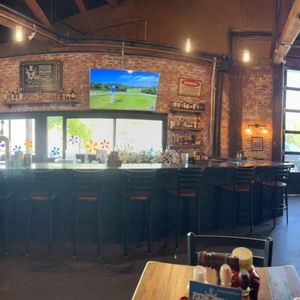 POUR FELLOWS DINING DRAFTS & DRINKS - 33 Photos & 18 Reviews - 701 Main ...