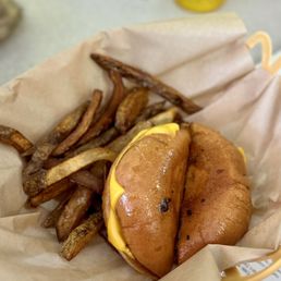 THE BURGER DIVE - Updated October 2025 - 400 Photos - 704 Reviews - 114 ...
