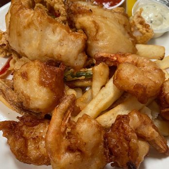 FLYING FISH & GRILL - 2322 Photos & 2098 Reviews - 211 San Mateo Rd ...