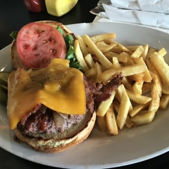 CURBSIDE CAFE - Updated December 2025 - 55 Photos & 102 Reviews - 2525 ...